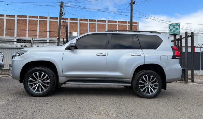 TOYOTA LAND CRUISER PRADO BLINDADA 2023 SILVER METALICO – Mi Auto